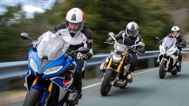 Touring Menggunakan Motor Sport, Ternyata Ini Kelebihannya! - Frensia