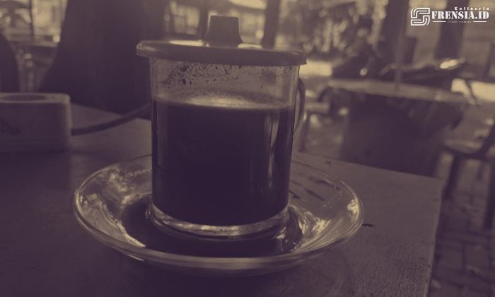 Cafe Modern, Ternyata Bentuk Revolusi Ngopi Zaman Klasik - Frensia